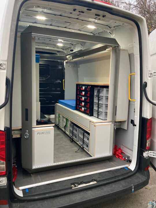 Transporter Innenausbau für Handwerker - PlugVan