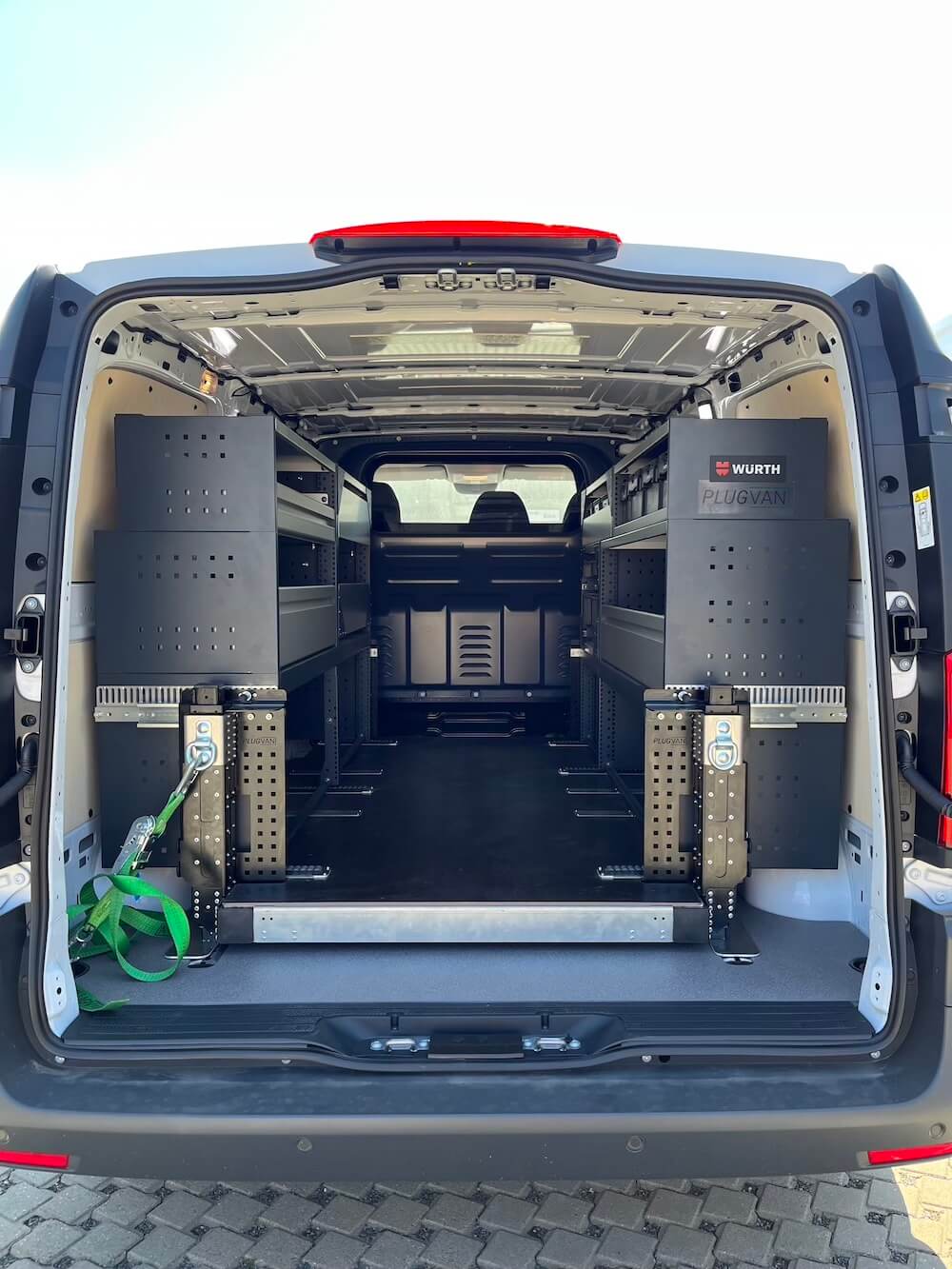 Transporter interior fittings for craftsmen - PlugVan