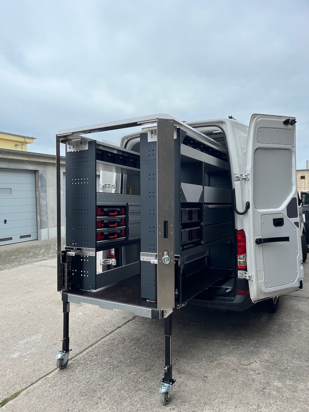 Transporter Innenausbau für Handwerker - PlugVan