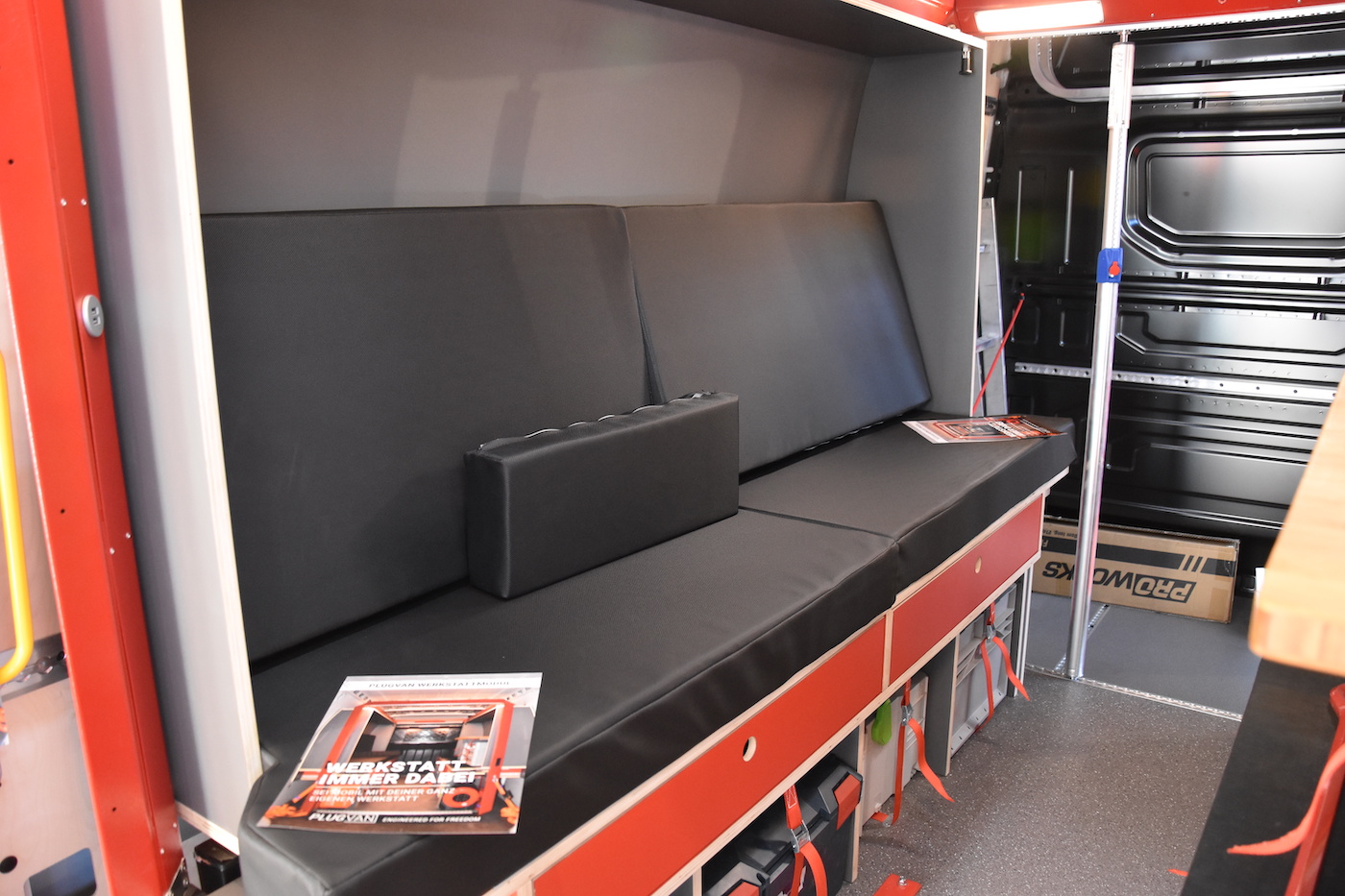 Transporter Innenausbau für Handwerker - PlugVan